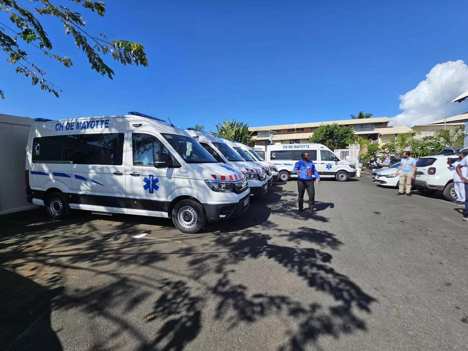 Mayotte : 5 ambulances et un 4x4 du SMUR réceptionnés grâce au soutien ...