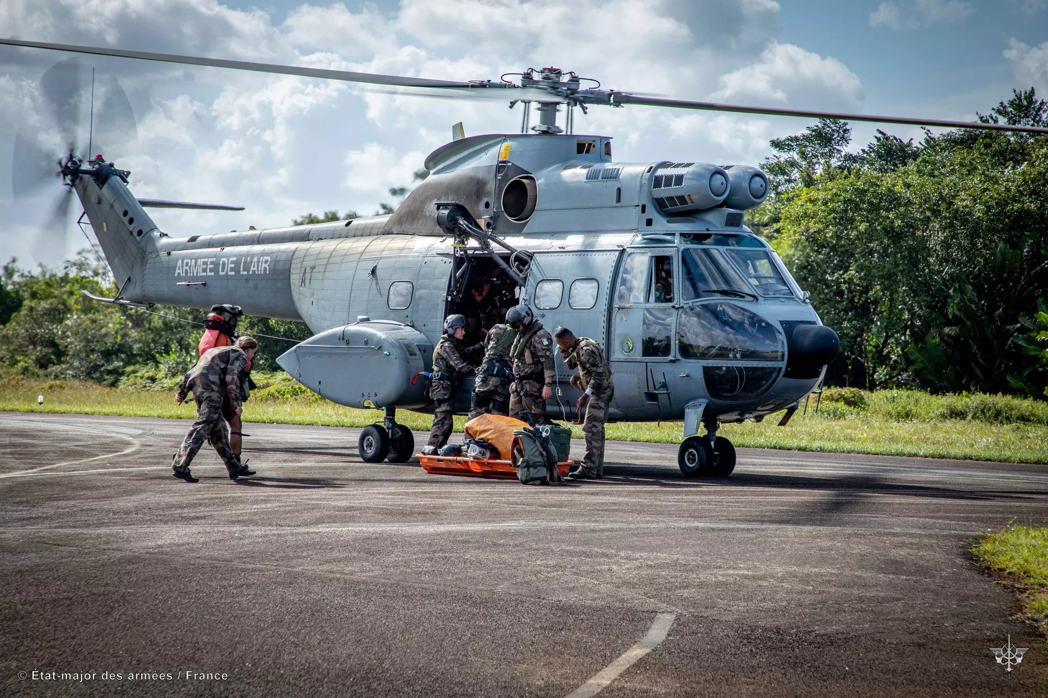 Guyane : Évacuation sanitaire double, réalisée par un Puma de la BA 367 ...