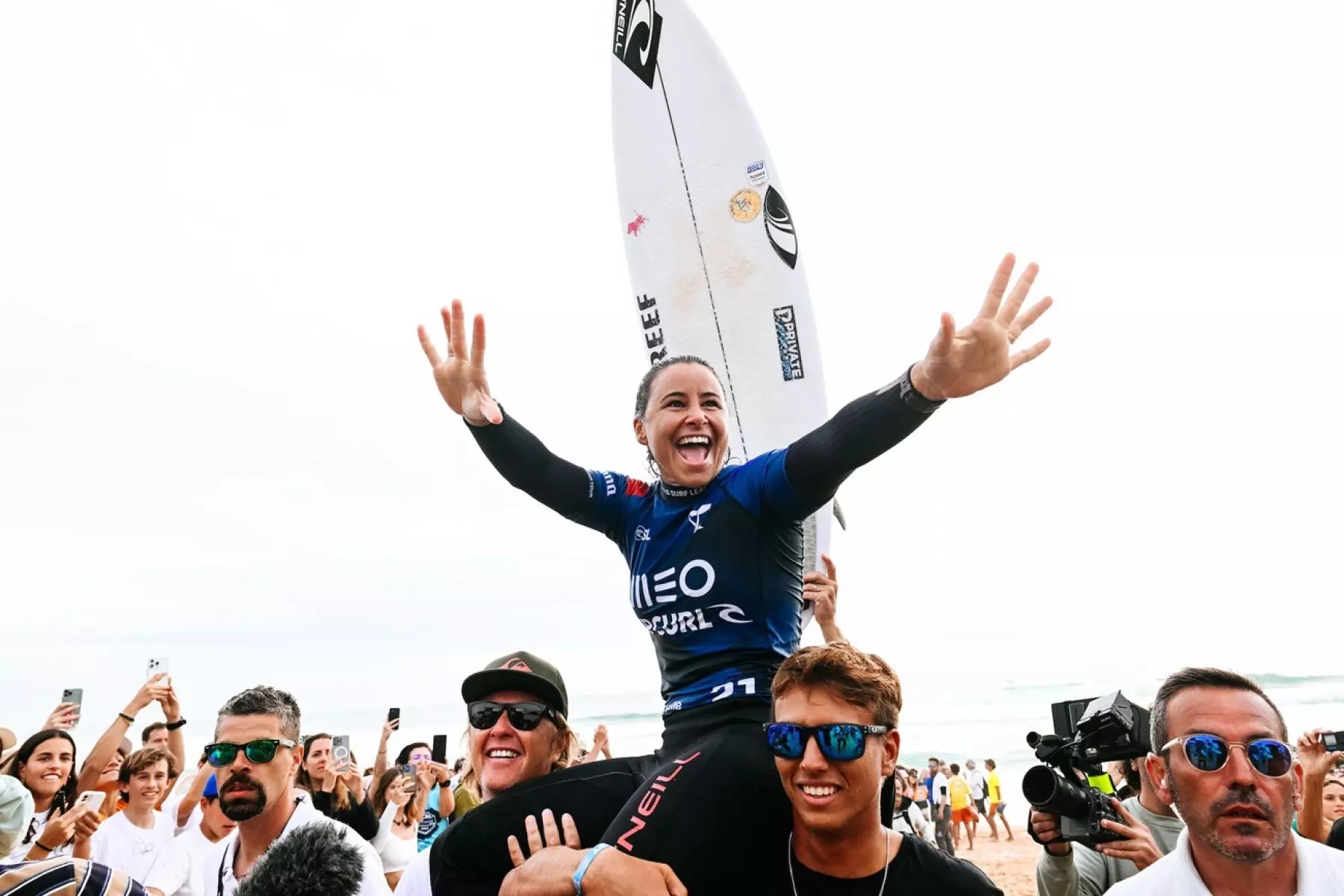 Surf : La Réunionnaise Johanne Defay remporte le MEO Rip Curl Pro ...