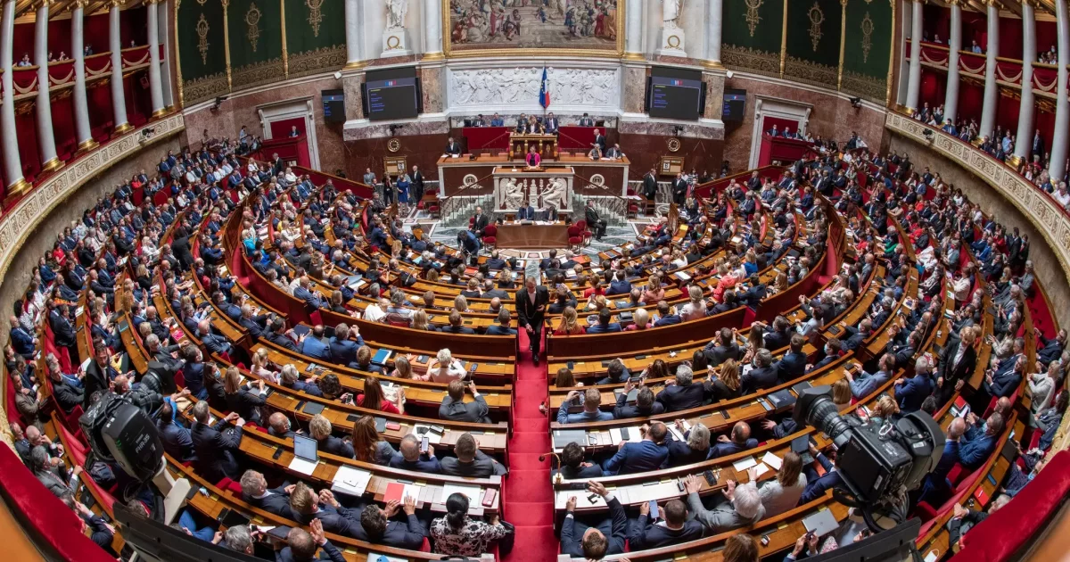 Législatives anticipées : Tour d'horizon des candidats et enjeux en Outre-mer | Outremers360