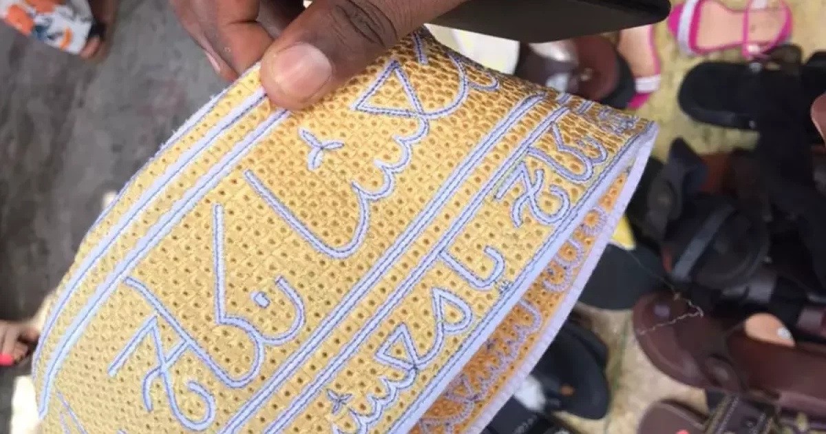 Comores : L'emblématique kofia fragilisé par des imitations chinoises ...
